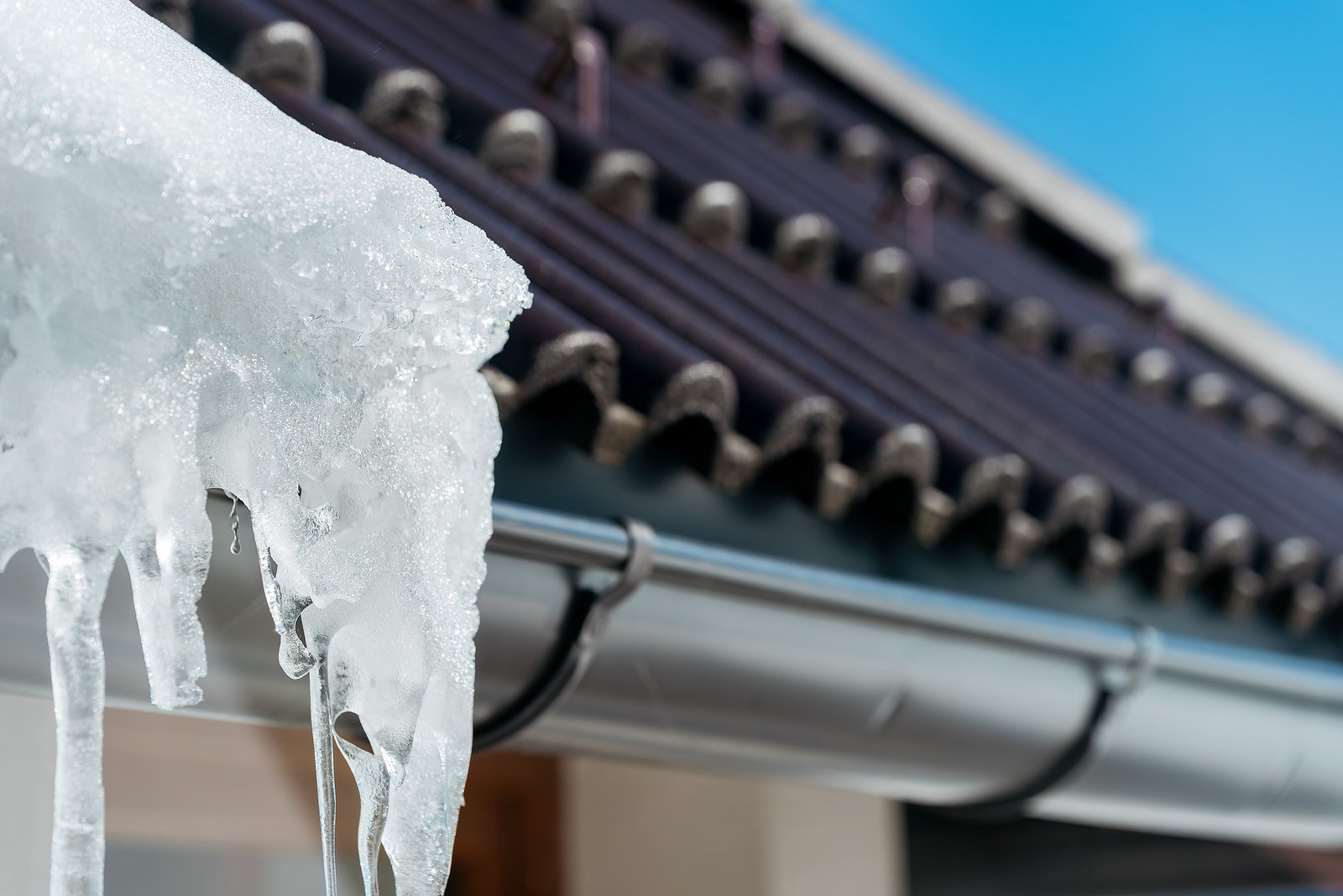Prevent Winter Roof Damage With These 4 Essential Tips